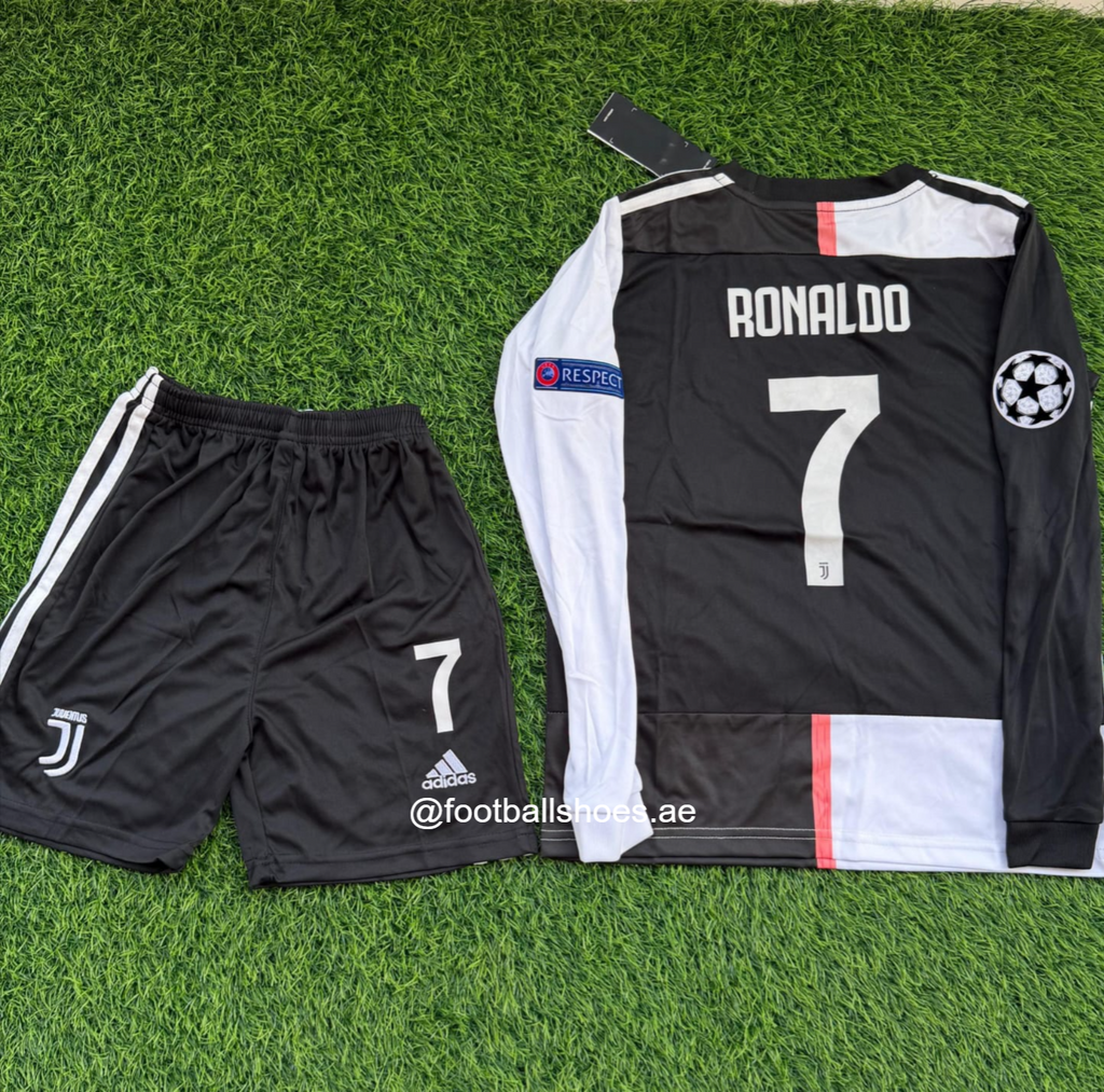 Ronaldo Juventus Jersey With Shorts Ronaldo – footballshoes.ae