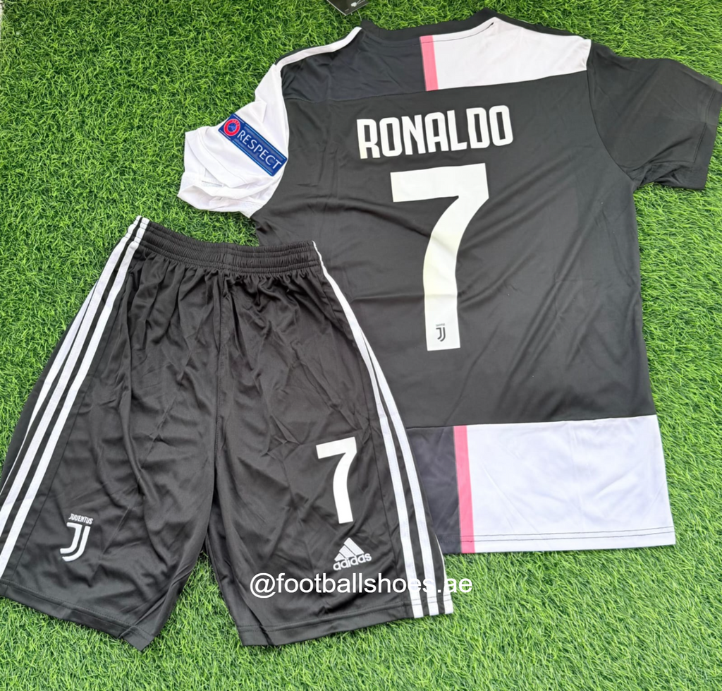 Ronaldo Juventus Jersey With Shorts Ronaldo – footballshoes.ae